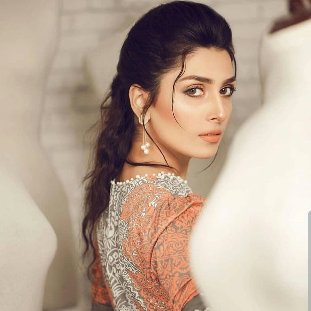 Ayeza Khan Biography- Ayeza Khan Pakistani Actress Bio - Showbiz Secret