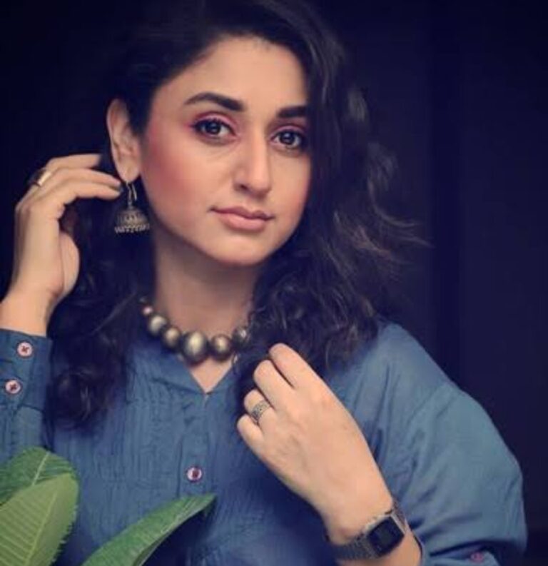 Dania Enwar Biography - Dania Anwar Pakistani Actress Bio - Showbiz Secret